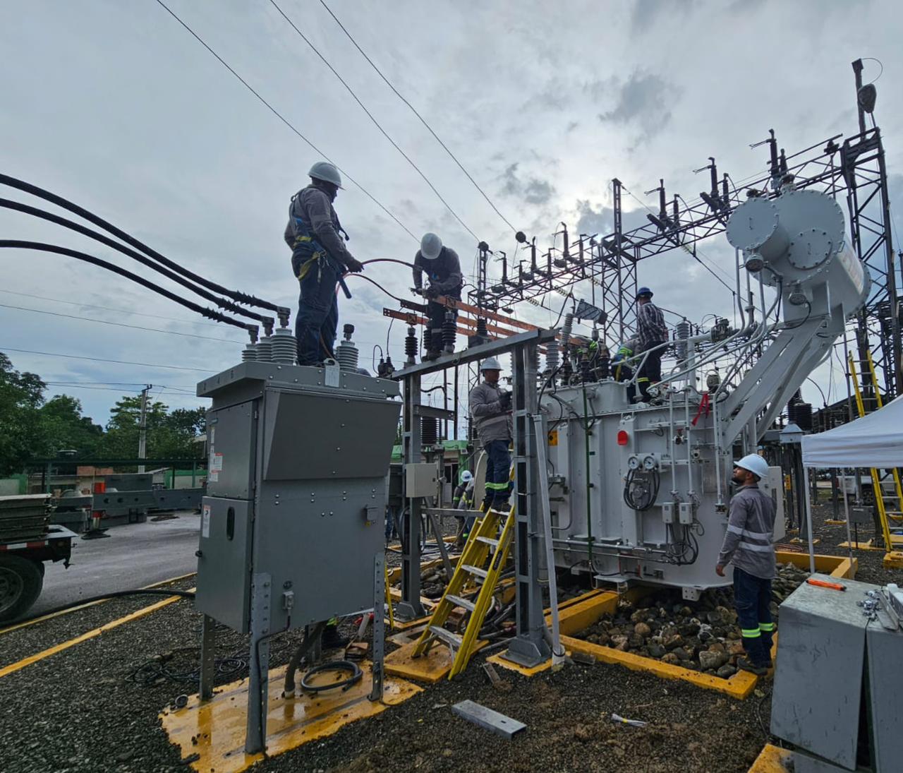 EDENORTE instala nuevo transformador en Pimentel, Duarte - Edenorte ...